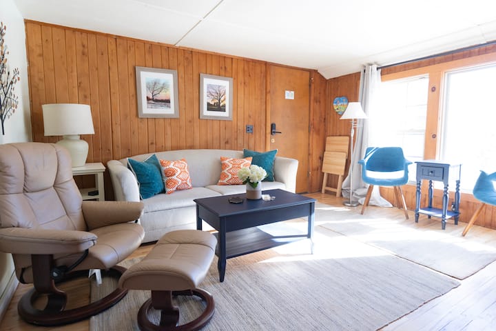 Sugar Maple King Suite | 3 Beds, Bath, Living Room - Vermont