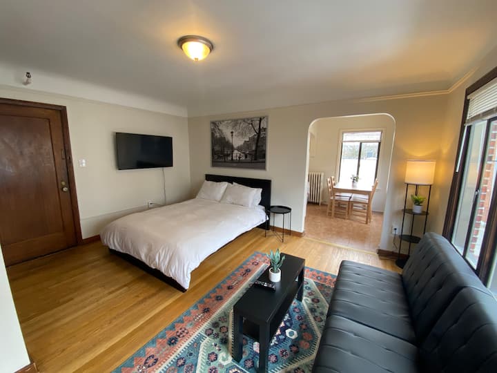 Spacious Studio Apt, Live Under The Space Needle! - Seattle, WA