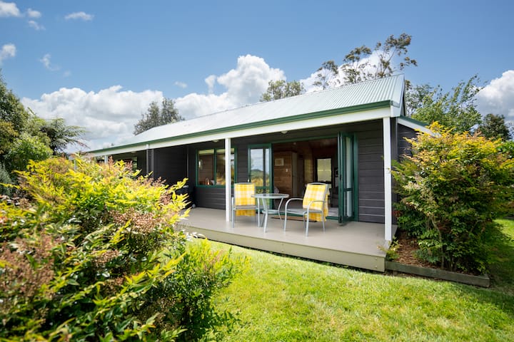 Hilltop Villas (Villa 2)-tranquil & Private - Putāruru