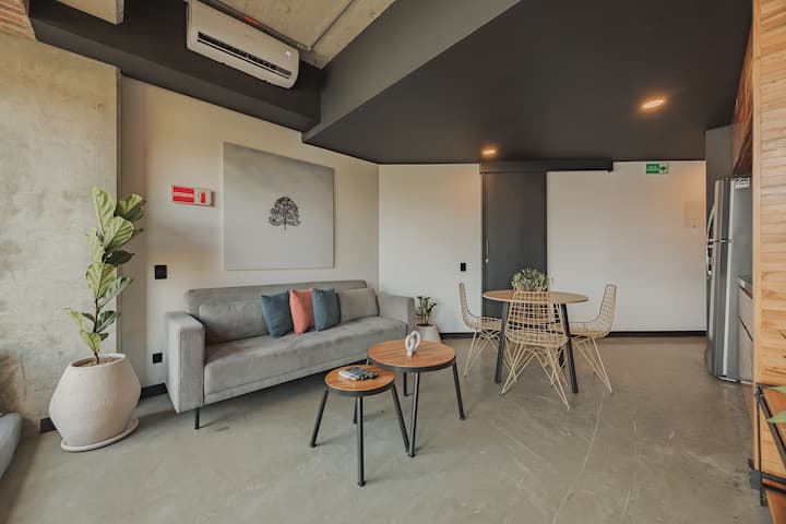Modern-chic Flat In The Center Of Laureles With A/c - Medellín