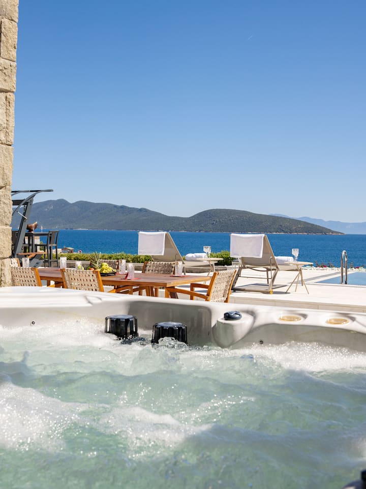 Seafront Luxury Villa •Bodrum Haremtan Bay - Bodrum