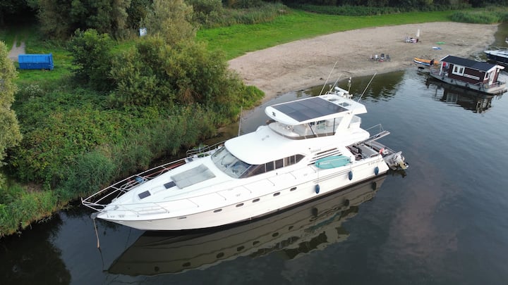Motor Jacht 'De Johanna' B&b. - Hoek van Holland