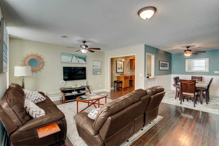 The Overlook Penthouse. Sleeps 9 W/rooftop Patio - Wilmington, NC