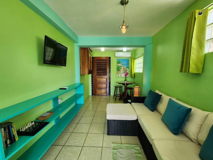 Orchid- Private Porch, Kit, Ac, Wifi, Bikes, Pool - Placencia