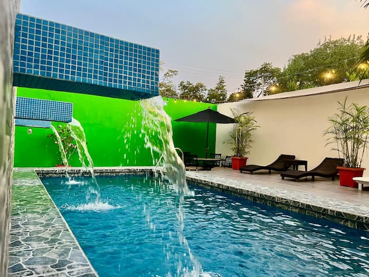 Beach, Ferry & Restaurants At Short Walk Distance - Cancún