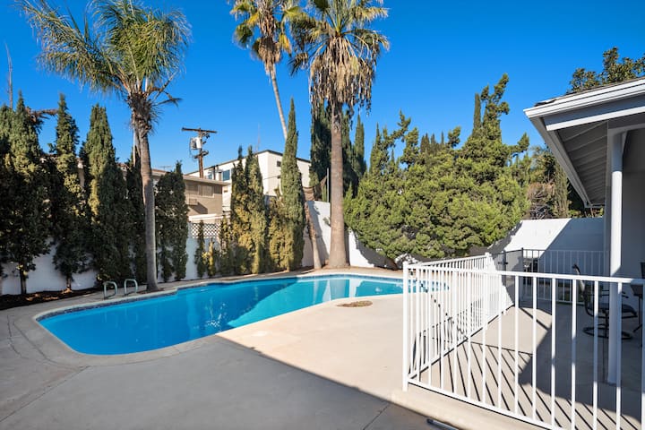 Prime Location, 10 Mins To Universal Studio & Pool - Los Angeles, CA