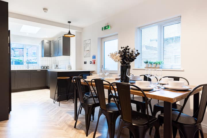5 Bed House Perfect For Contractor & Family Groups - Shrewsbury