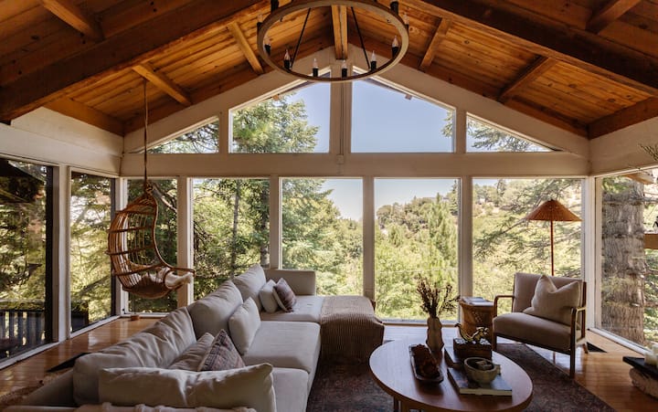 Scenic Glass-wall Cabin | Cozy, Stylish & Peaceful - Lake Arrowhead, CA