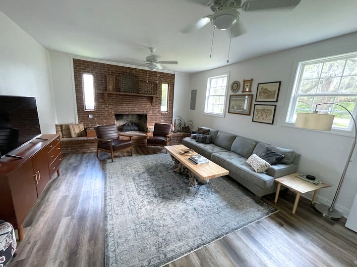 Spacious Modern Farmhouse Close To The Beach - Wrightsville Beach, NC