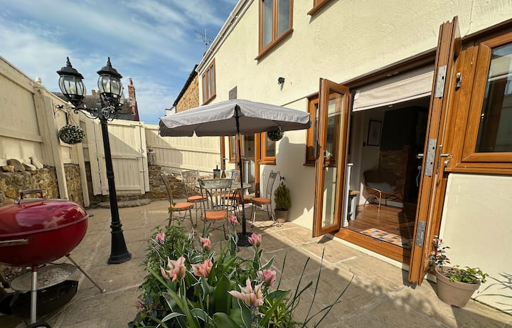 Spacious, Walk To Beach, Lovely Pub Next Door - Dorset