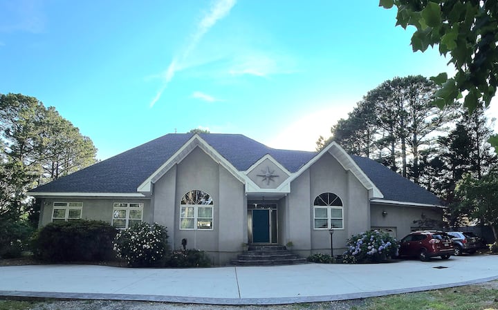 Sunset By The River (Private Suite) - Hampton, VA