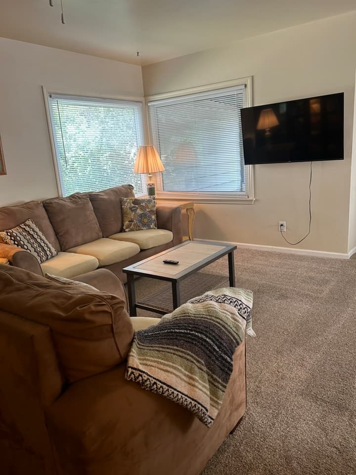 2 Plus Bedrooms-cheyenne Comfy Country In The City - Wyoming