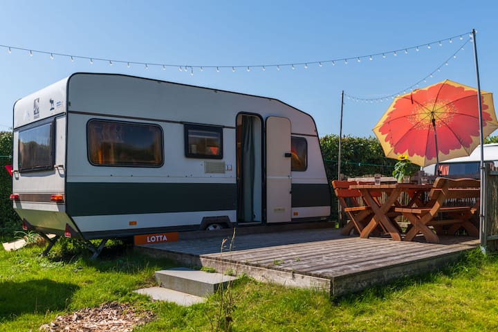 Lotta: Cosy Retro Camper By The Water For Four - Kellenhusen