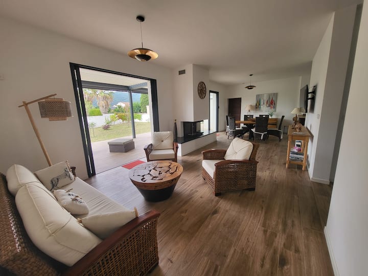 Belle Maison D'architecte à 10 Mm  De La Plage - Korzika