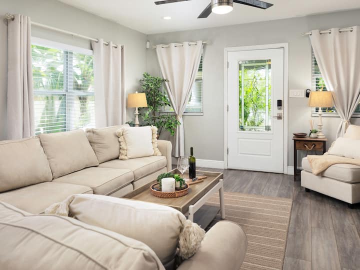 Charming & Updated Tampa Home 6br/3.5 Bath - Tampa, FL