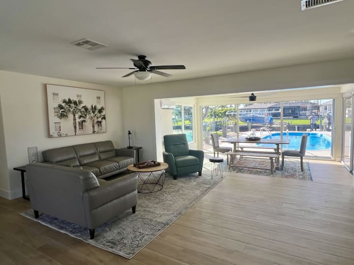 Updated 2 Bed. - Heated Pool - Waterfront W/ Dock - Sanibel Island, FL