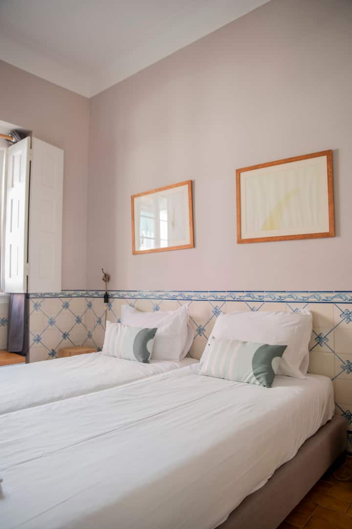 Wot Ericeira Lodge- Double Room W/ Shared Bathroom - Ericeira