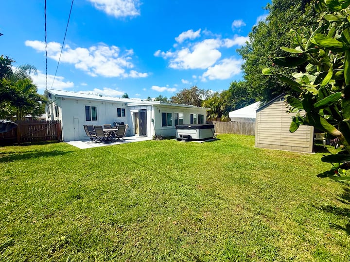 Cozy Pet-friendly Vero Beach House Mins From Beach - Vero Beach, FL