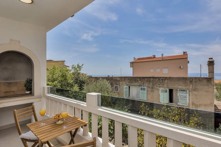 Luka's View A1 Three-bedroom Apartment - Makarska