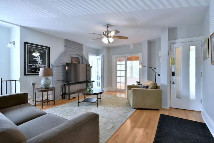 5 Bedrooms 2 Full Bathrooms 1 Parking Space - Oak Park