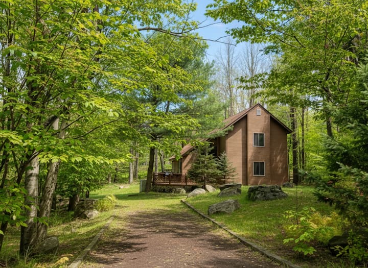 Mountain Cabin In Pocono Resort - Pocono Mountains, PA