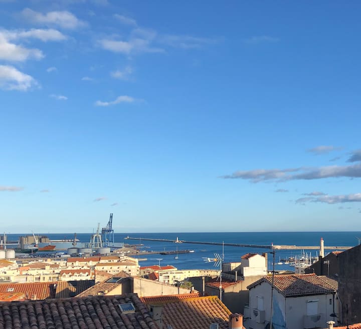Vue Mer Et Port- F2 Avec Garage -Quartier Haut - Sète