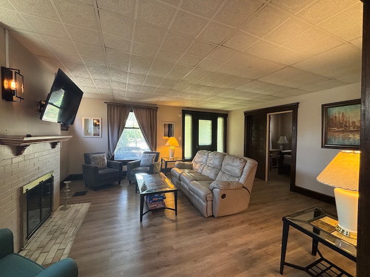 Large 6 Bedroom House Near Cwru, Uh, Cleve Clinic - Cleveland, OH