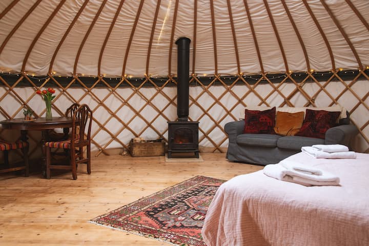 Skylark: Luxury En-suite Yurt With Private Hot Tub - Dorset