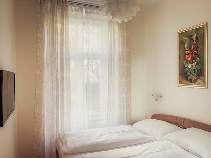 The Garden View Flat In The Center Of Prague - Prag