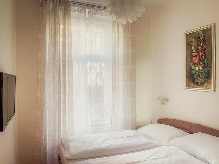 The Garden View Flat In The Center Of Prague - Praha
