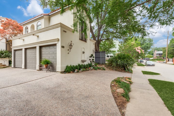 This Stylish Apt On The Katy Trail - 1 Mile To Smu - Dallas, TX
