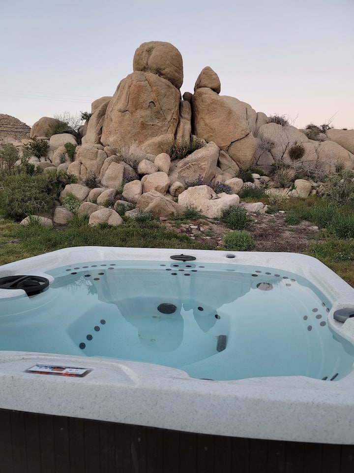 Desert Paradise W/ Epic Views + Firepit + Hot Tub - 絲蘭谷