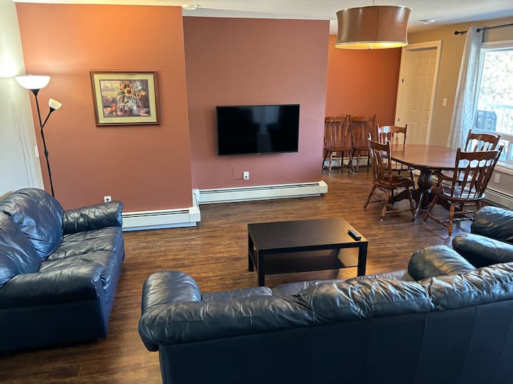 4 Bdrm Suite. Acreage Stay 5 Min To Whitecourt. - Alberta