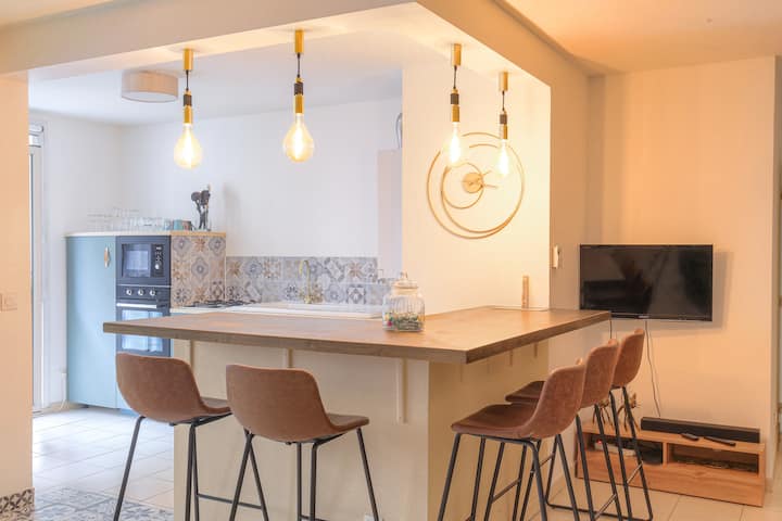 "Le Lounge" : Très Beau Logement + Garage 6 Pers - Écully