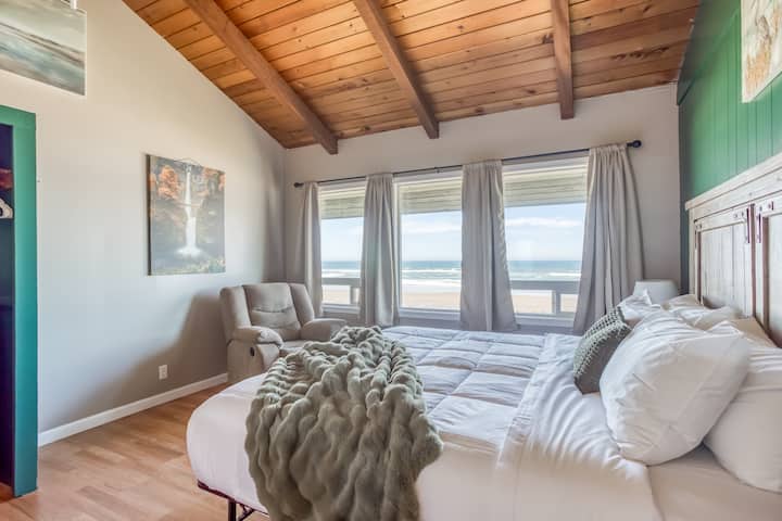 Oregon Room · Ocean Front/view Room - Oregon Theme - Newport, OR