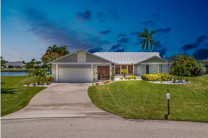 Waterfront Home With Pool, Kayaks, Beach Gear - Cape Coral, FL