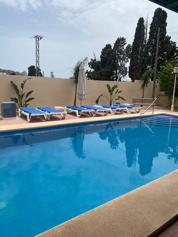 Diamant Menut Agradable Villa Con Piscina - ベニドルム