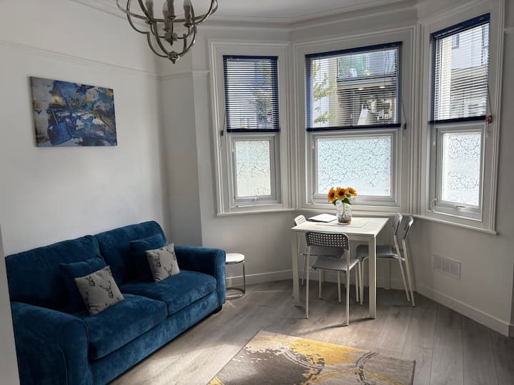 Sunflower - Westcliff Apartments - Southend-on-Sea