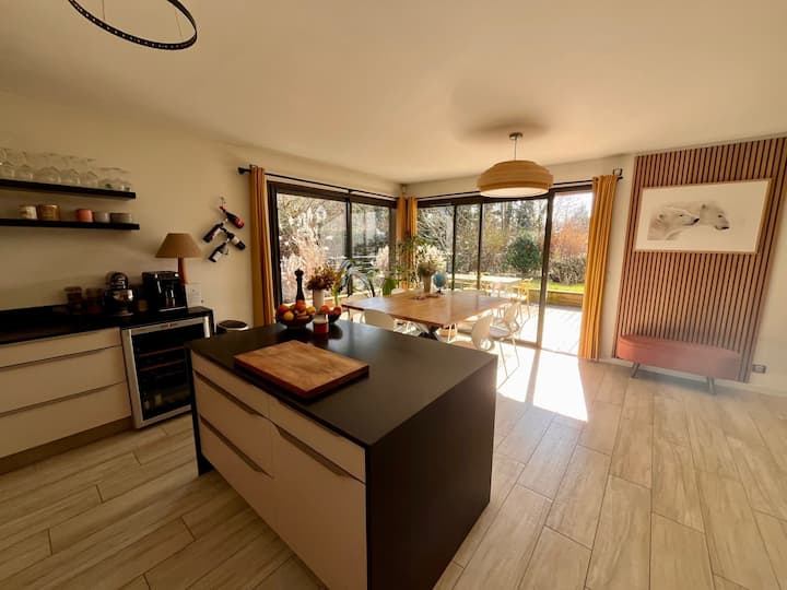 Superbe Rez-de-jardin De 150 M2  à 100m Du Lac - Annecy