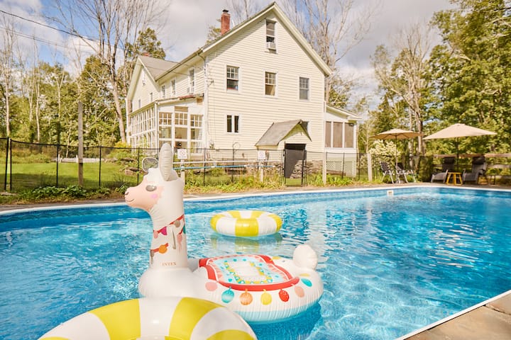 Swim & S'mores: 6bd Family & Pet Friendly - Narrowsburg, NY