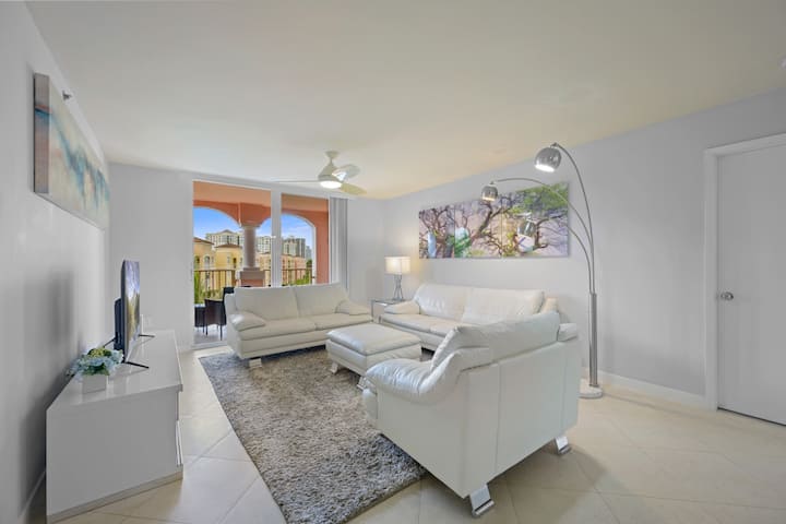 Waterview, Cozy, Clean, Quiet, 3 Bedrooms / 2 Bath - Aventura, FL