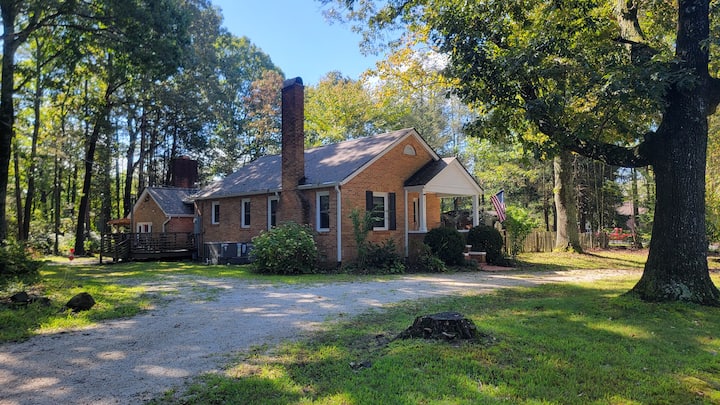 Discover The Beautiful Huckleberry Cottage - Hendersonville, NC