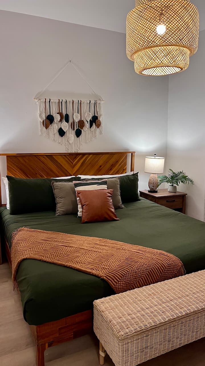 Free Parking | Trendy Neighborhood | Must Stay - Montreal