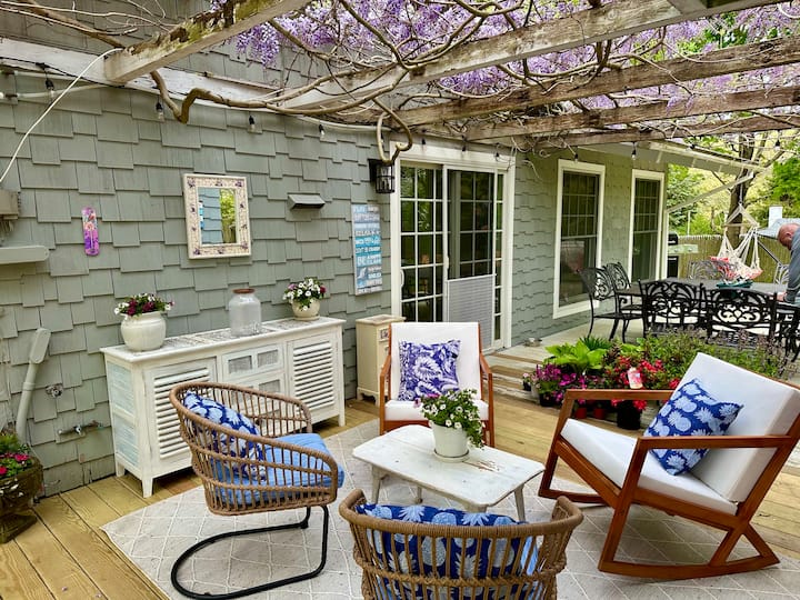 Montauk Country Beach Retreat Walk End Of Block Private Beach! - Montauk, NY