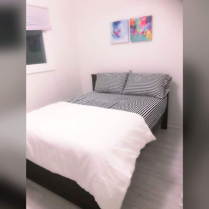 Cheerful & Clean Double Bed Room - Ottawa