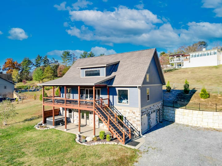 River Birch Lodge: Beautiful Craftsman Home - Maryville, TN