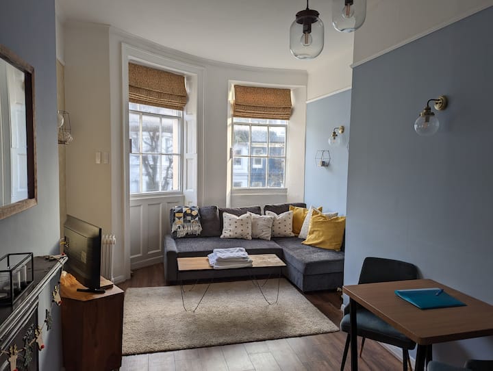 Beautiful 1 Bed Flat, Sleeps 4 - Brighton