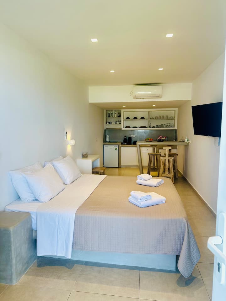 Ruby Apartment For 2, Sea & Sunset Views - Paros