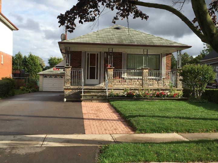3bdrm-quiet, Clean, Minimalist Bungalow In Toronto - Toronto