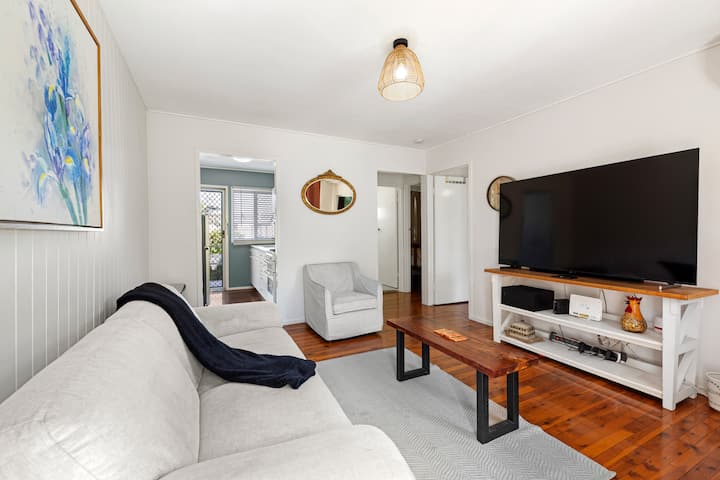 Beautiful 2 Bedroom Unit In Prime Location! - Brisbane